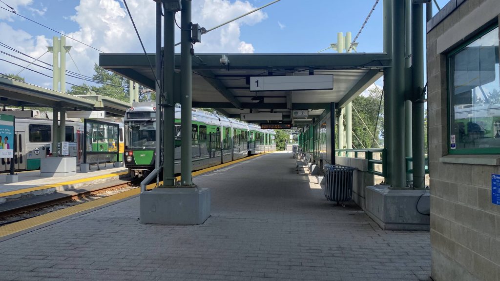 Riverside (Green Line) – Chelsea's Corner